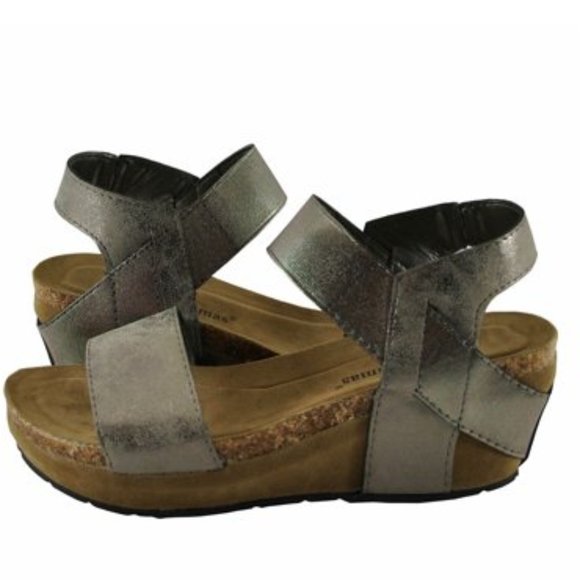 Pierre Dumas | Shoes | Pierre Dumas Chantal2 Womens Platform Wedge ...